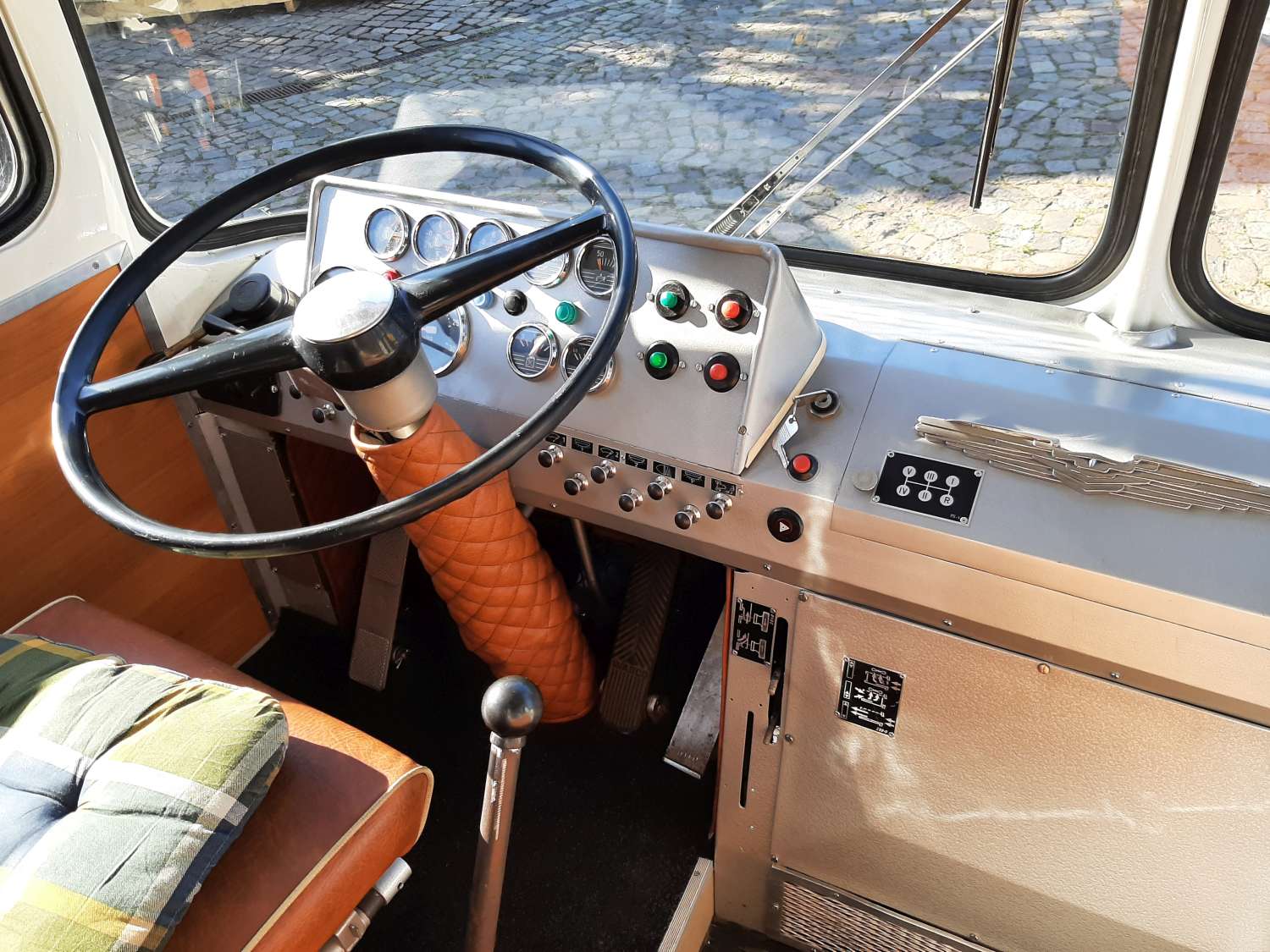 Ikarus 180